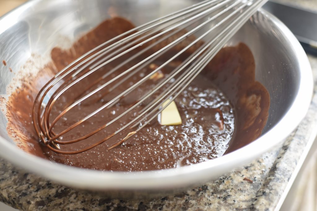 chocolate ganache - smooth chocolate cream for pastry